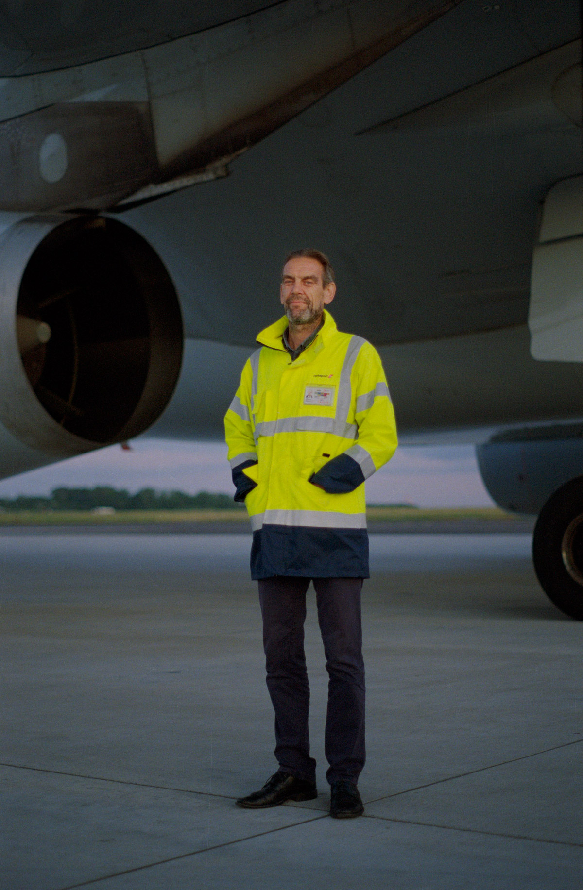 5 Frames... On my father's last day at work on Kodak Portra 800 (EI 400 ...